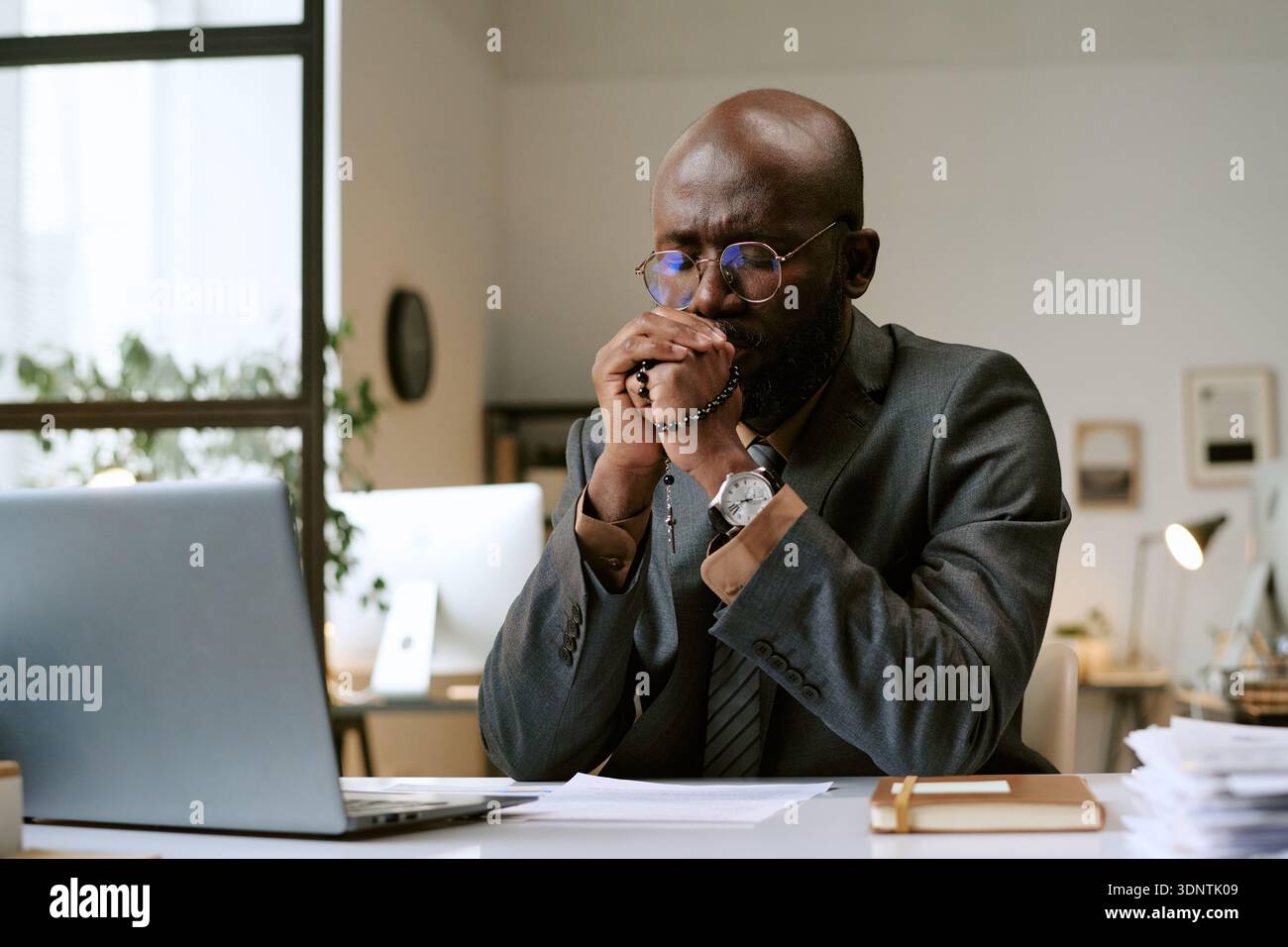 Black man praying working hi-res stock photography and images - Alamy