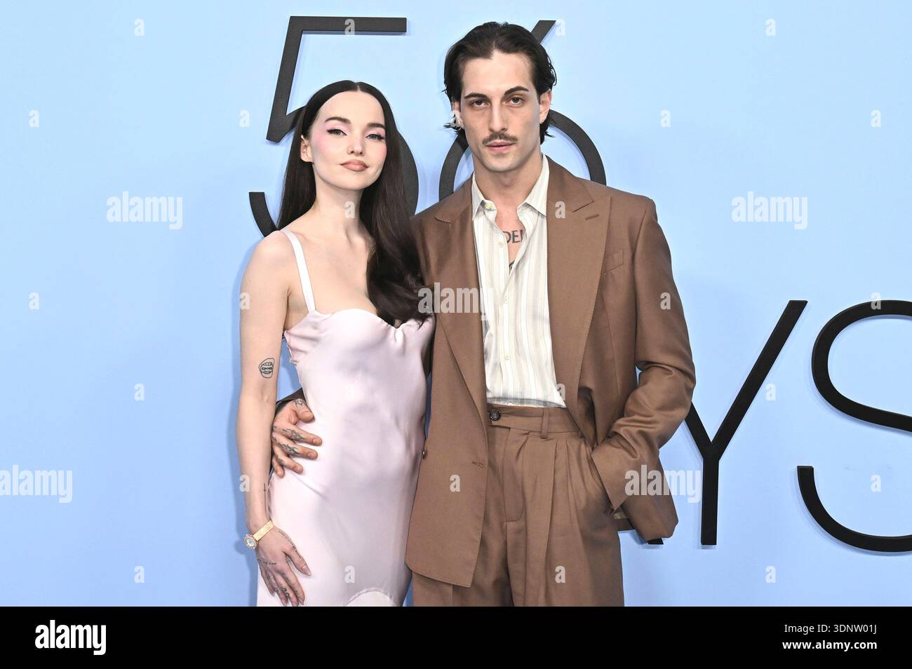 Dove Cameron mit Partner Damiano David bei der Premiere der Amazon ...