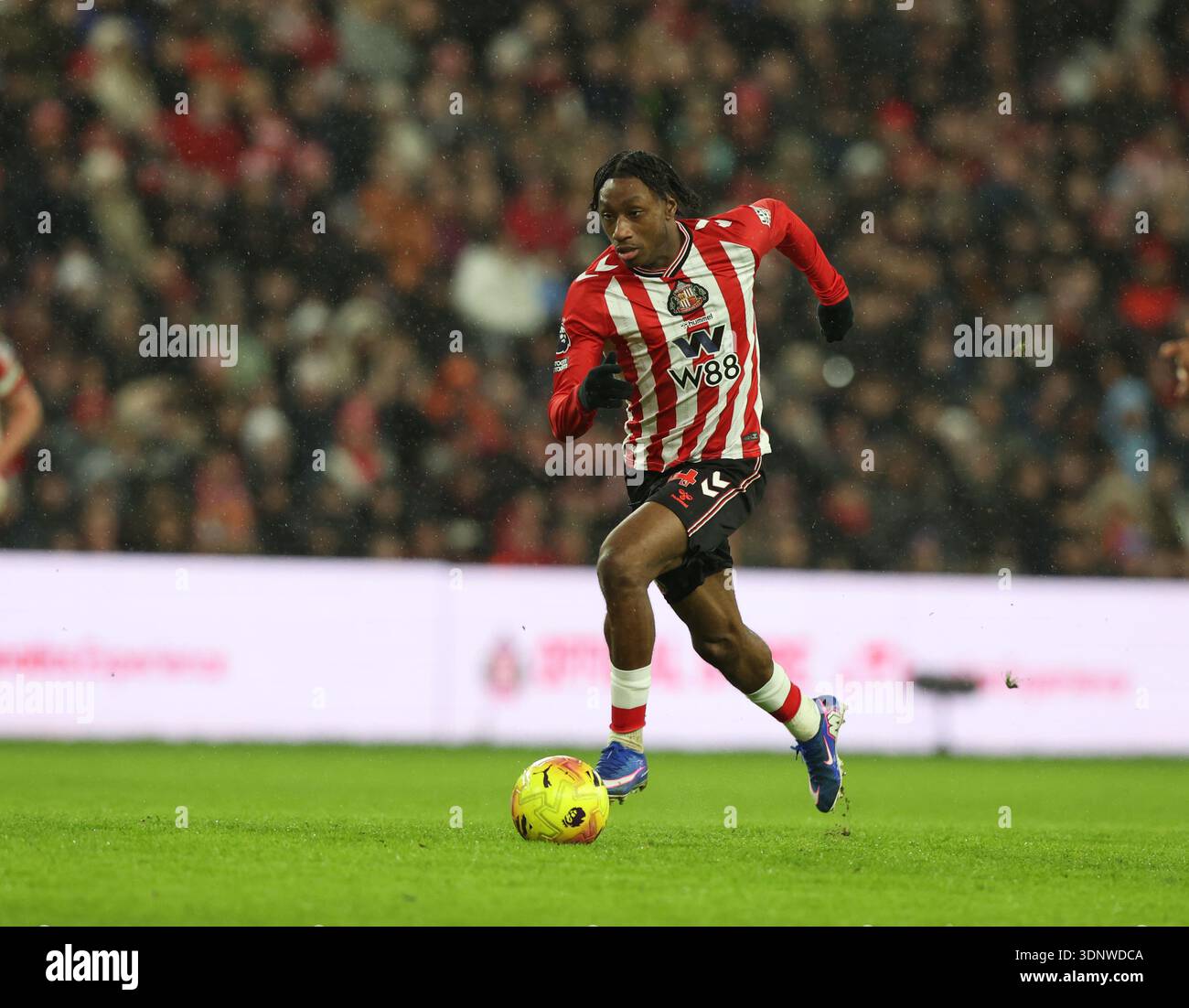 Sunderland, England, 11th February 2026. Romaine Mundle of Sunderland ...