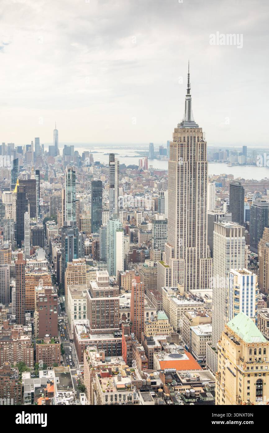 A breathtaking view of Manhattan's iconic skyline in New York City ...