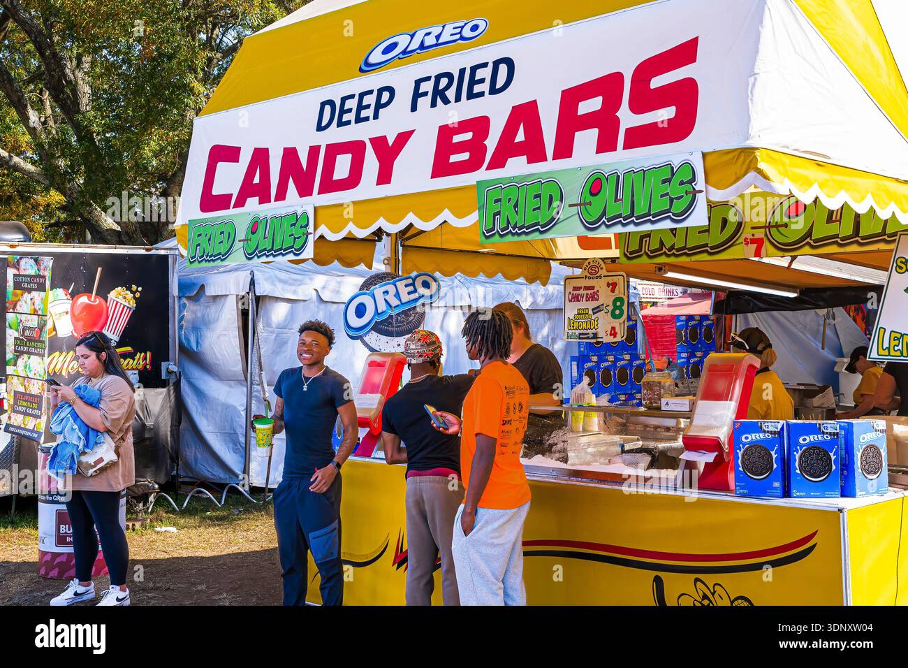 Raleigh, North Carolina, USA. Visitors gather at a deep fried candy bar ...