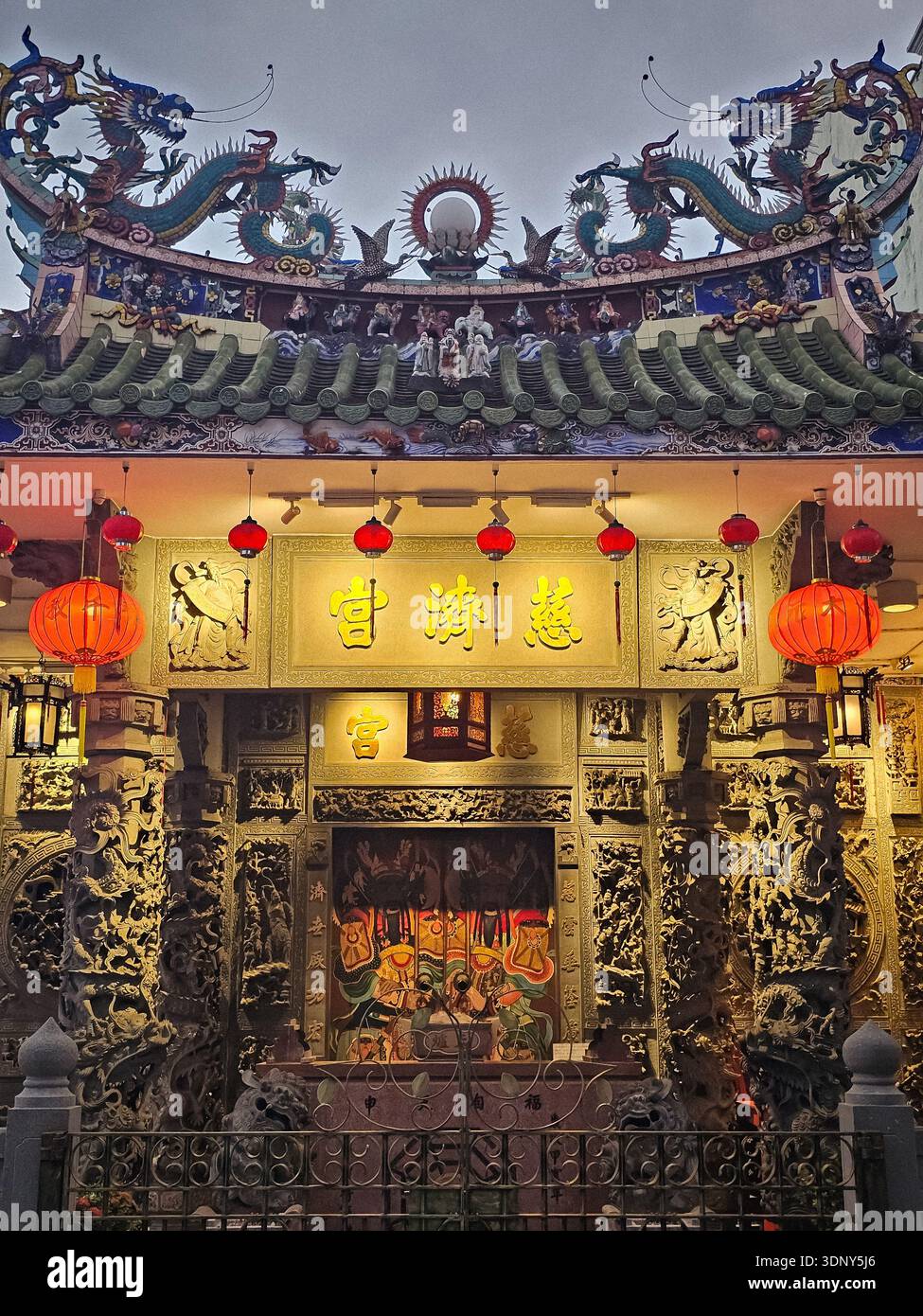 Hock Teik Cheng Sin Temple at night, George Town, Penang. Traditional ...