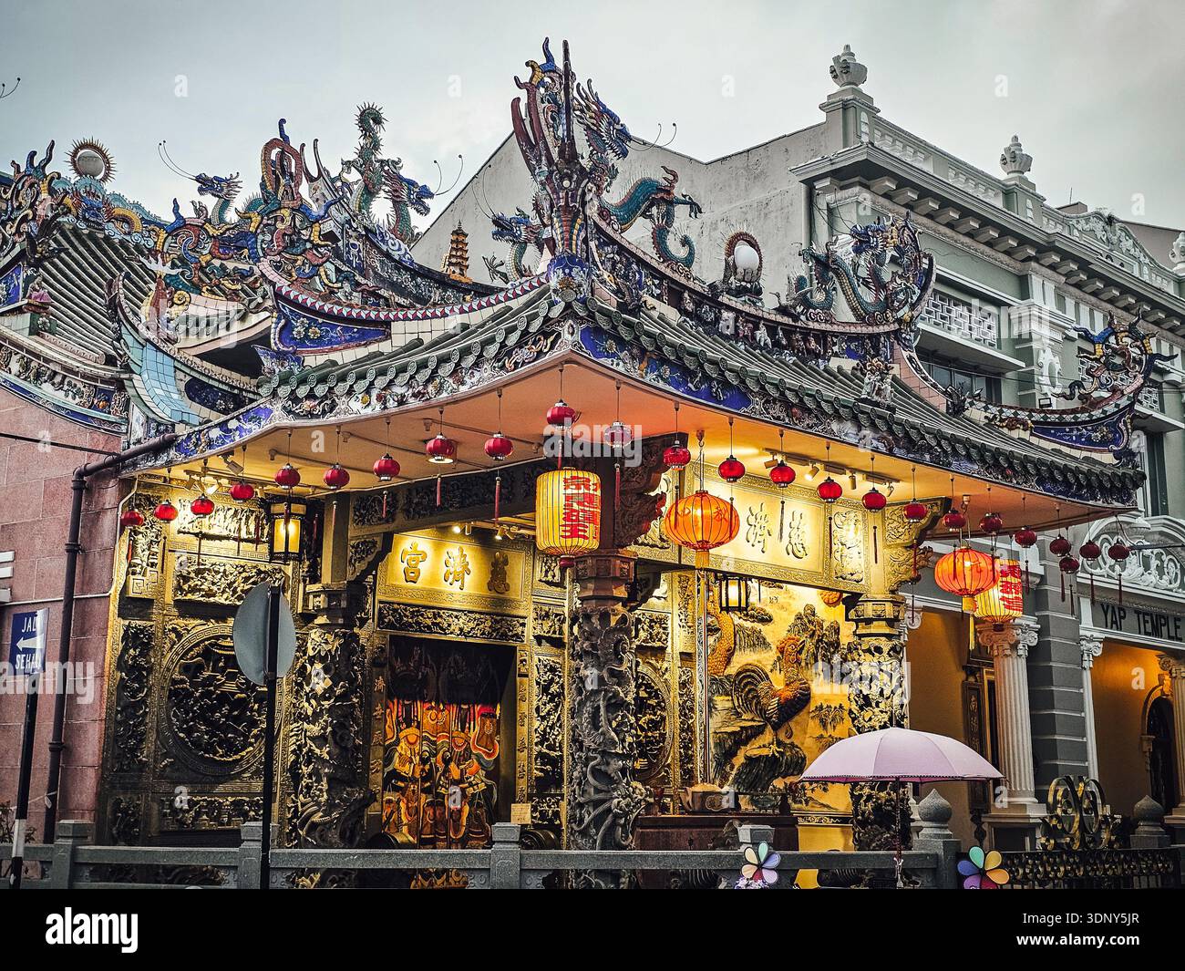 Hock Teik Cheng Sin Temple at night, George Town, Penang. Traditional ...