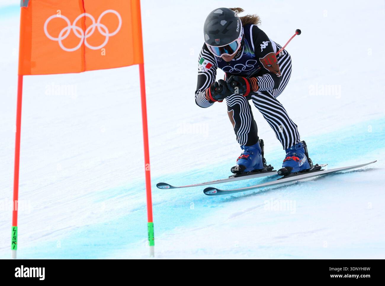 (260212) -- CORTINA D'AMPEZZO, Feb. 12, 2026 (Xinhua) -- Sarah Schleper ...
