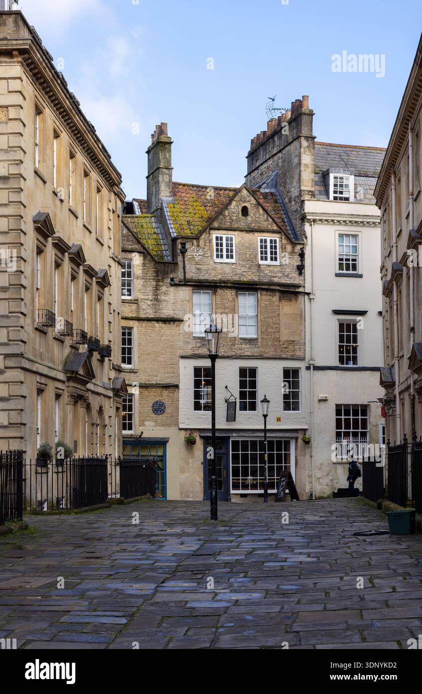 Historic terrace buildings in North Parade Buildings in winter, Bath ...