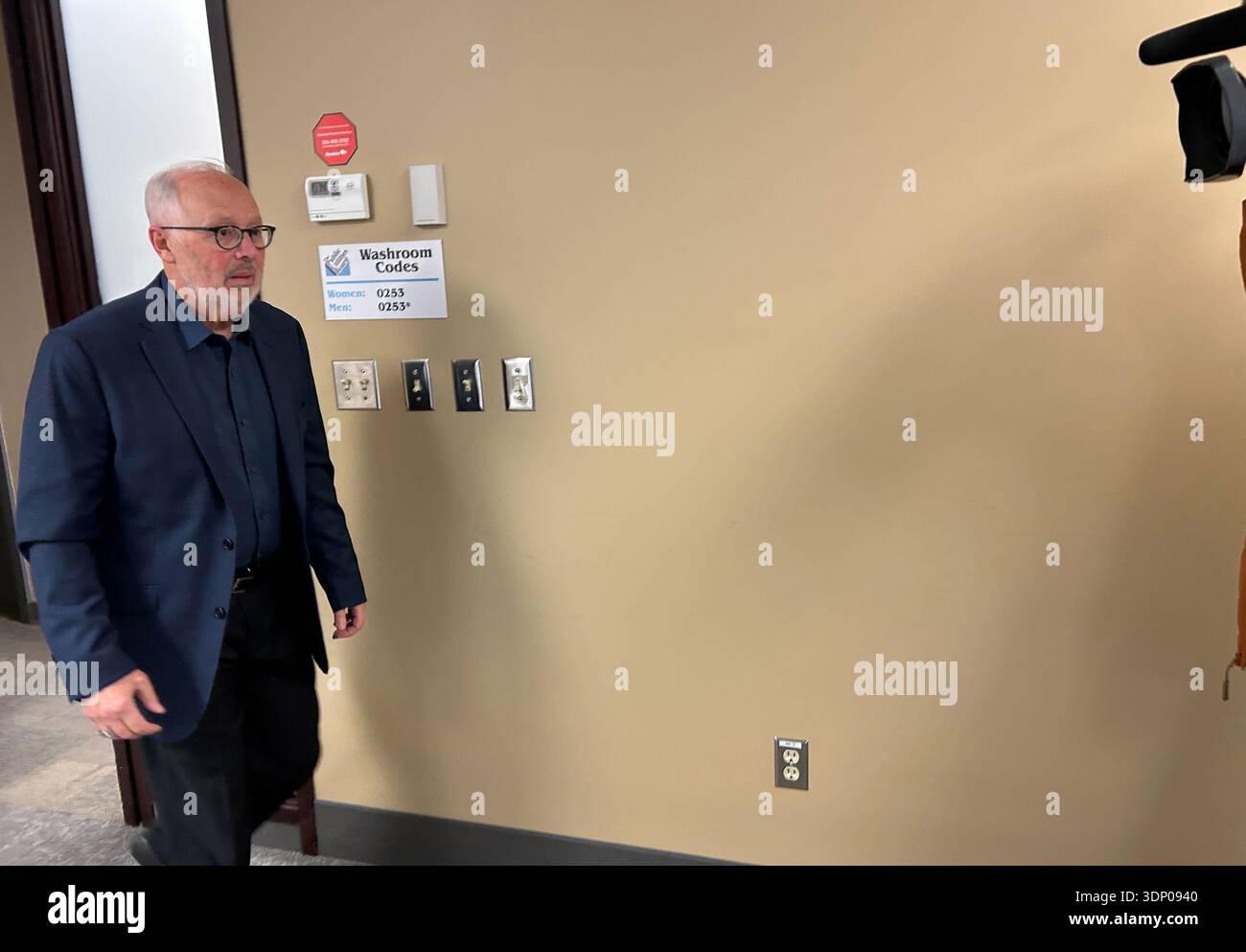 Former Winnipeg mayor Sam Katz arrives at the public inquiry into the ...