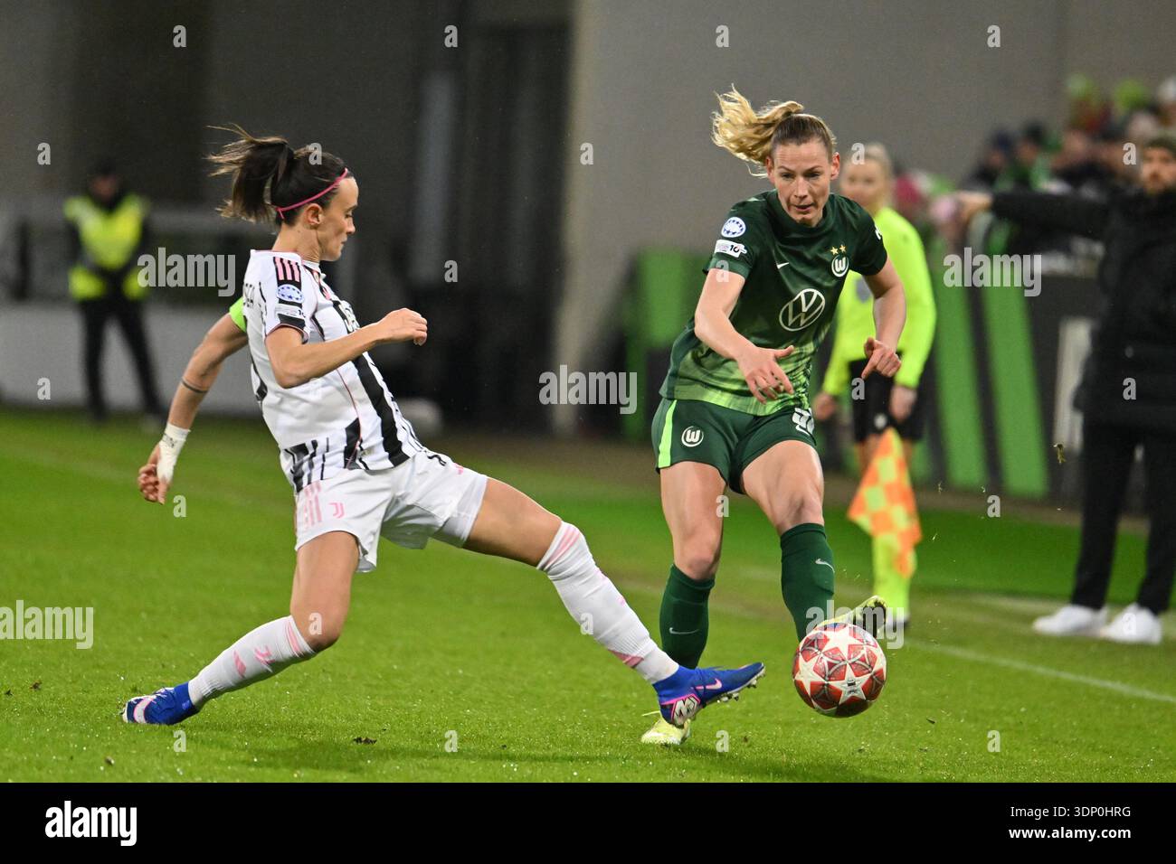 Wolfsburg's Sarai Linder and Juventus' Barbara Bonansea battle for the ...