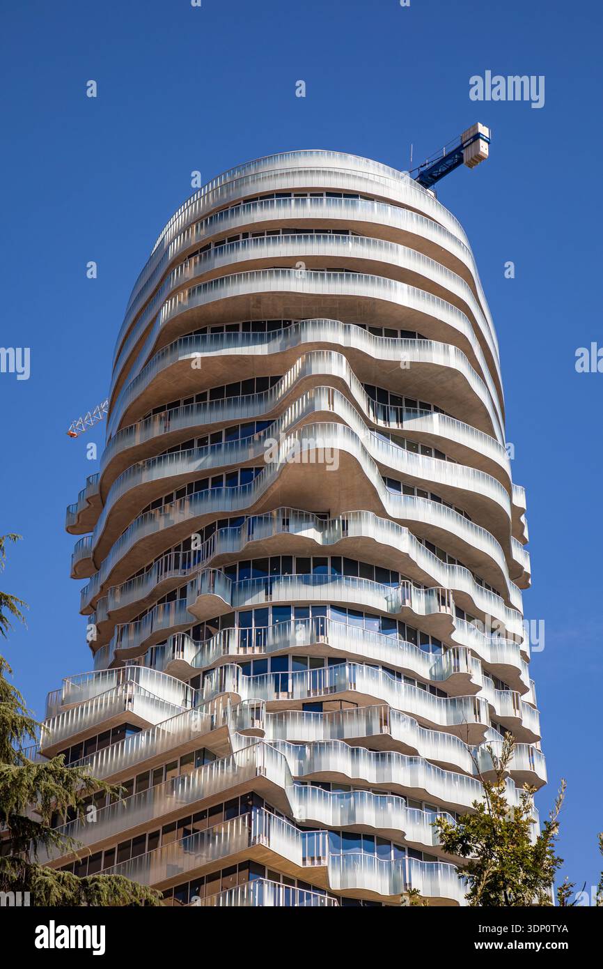 Curvy bust hi-res stock photography and images - Alamy
