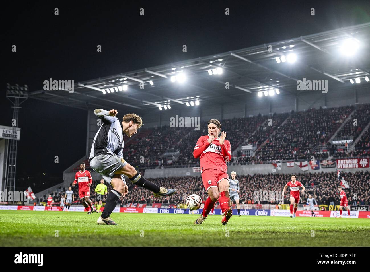 Anderlecht's Yari Verschaeren and Antwerp's Dennis Praet pictured in ...