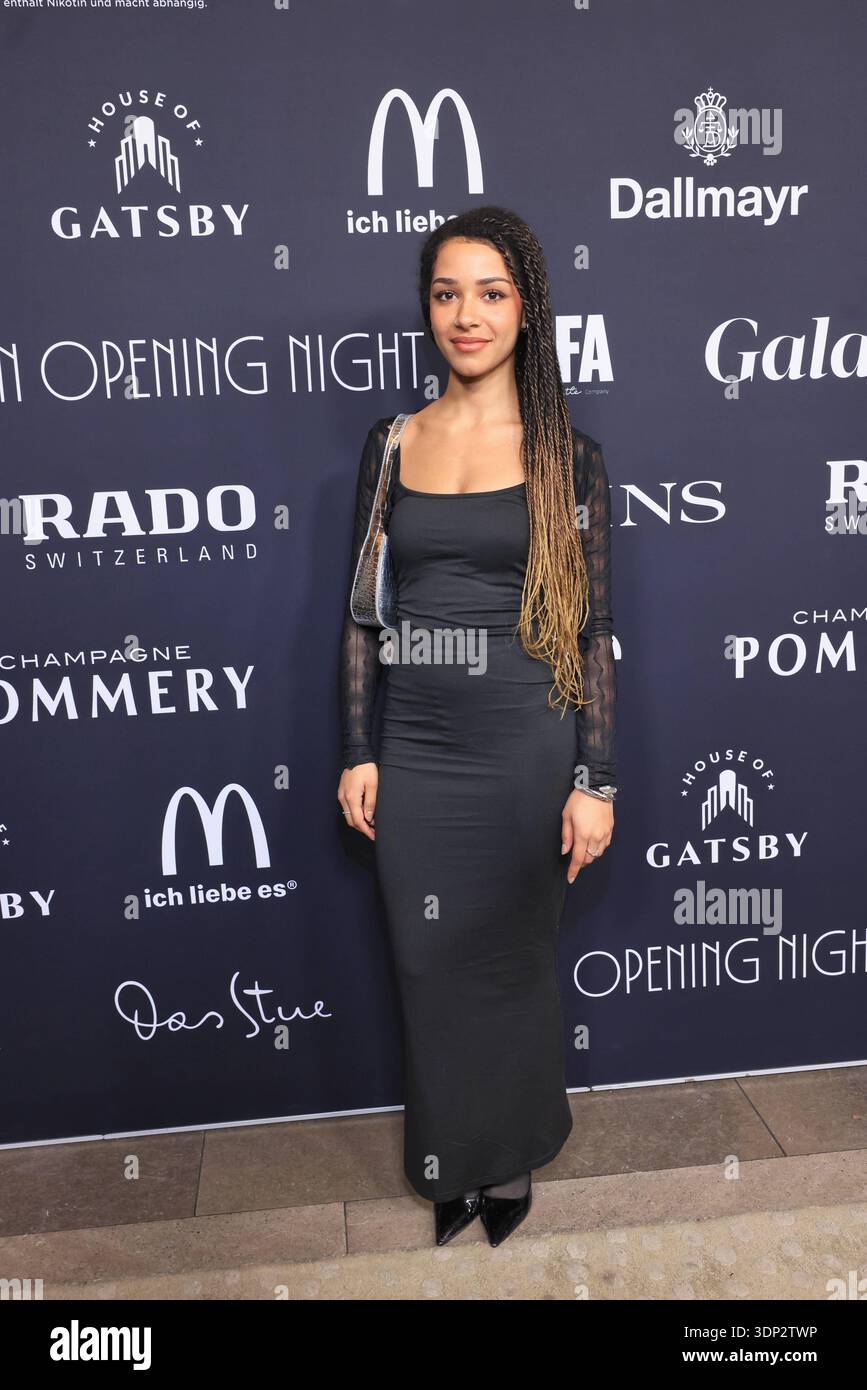 Berlin Opening Night 2026 im Das Stue Luna Baptiste Berlin Opening ...