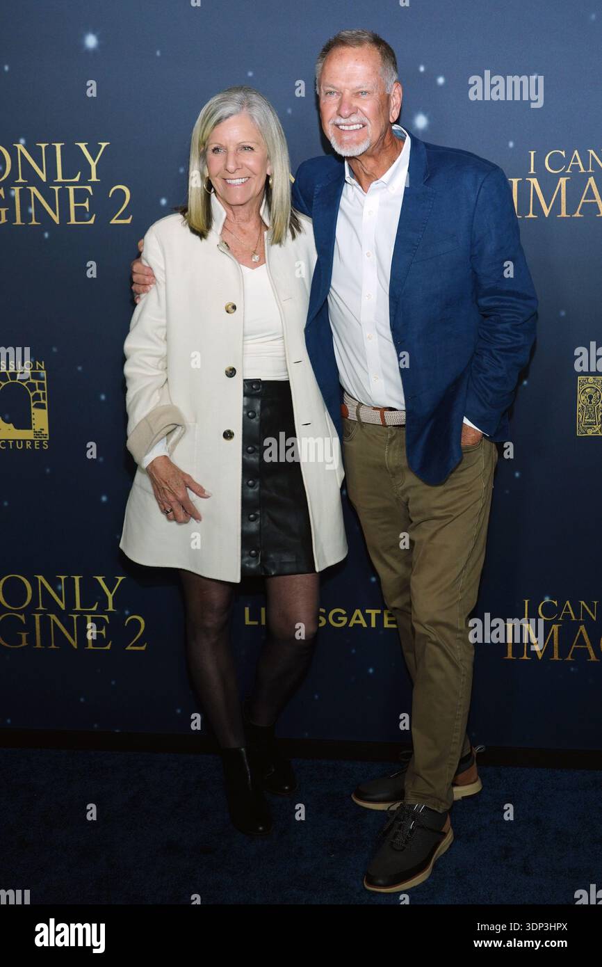 NASHVILLE, TENNESSEE - FEBRUARY 12 Stacey Lynch and John Lynch at the ...