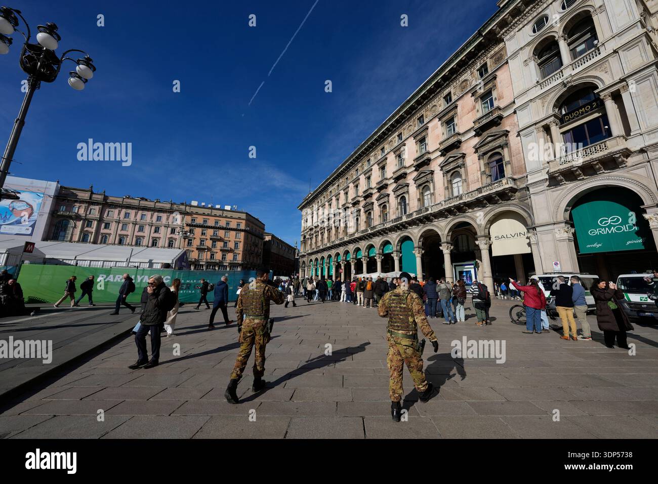 Italian soldiers patrol in front of the Duomo gothic cathedral on a ...