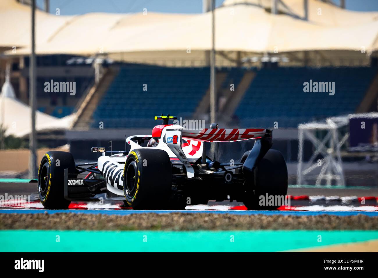 87 Oliver Bearman, (GRB), Haas TGR F1 Team VF26, during the Winter ...