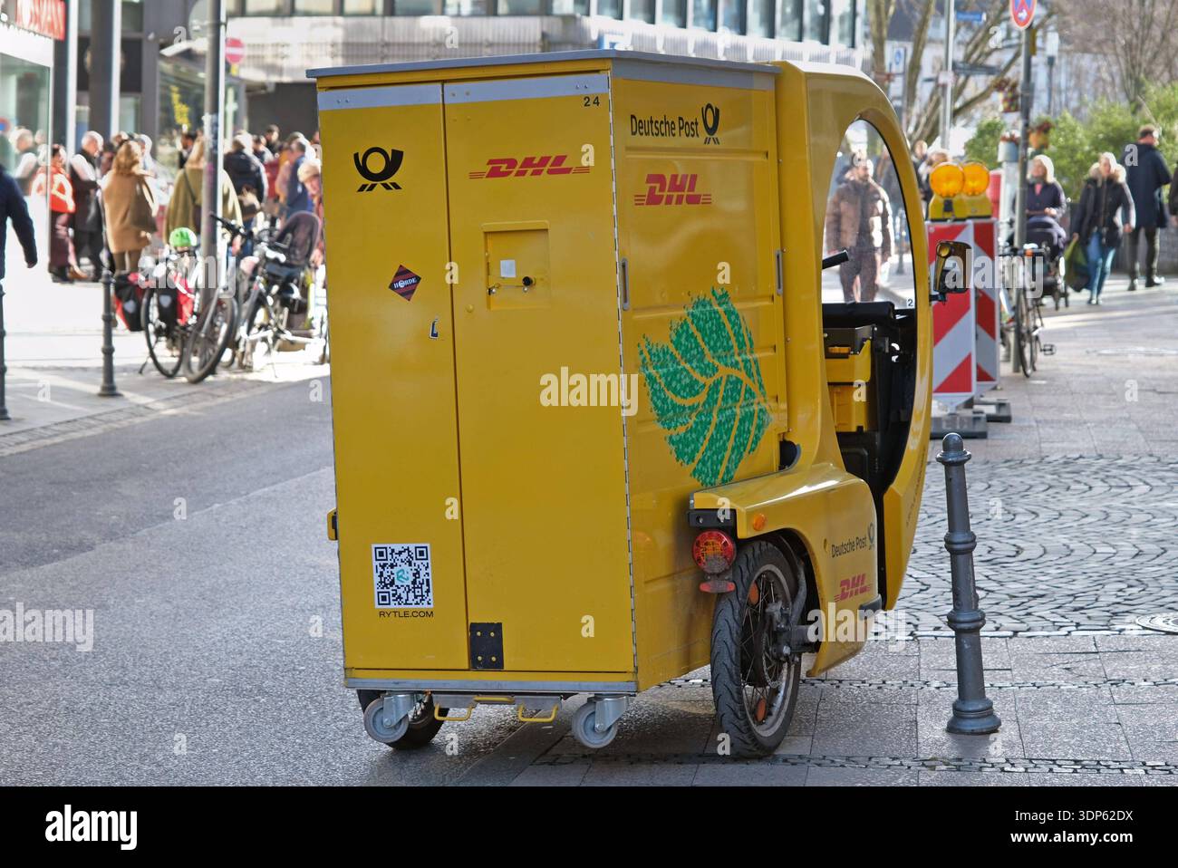 DHL Cargobike Aachen, 07.02.2026: Postzusteller der DHL/ Deutsche Post ...
