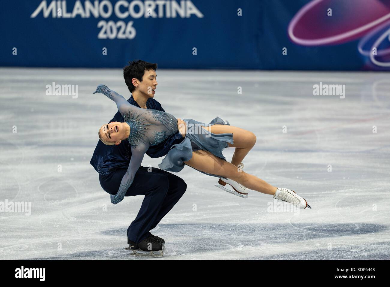 Holly Harris and Jason Chan of Australia perform during the Figure ...