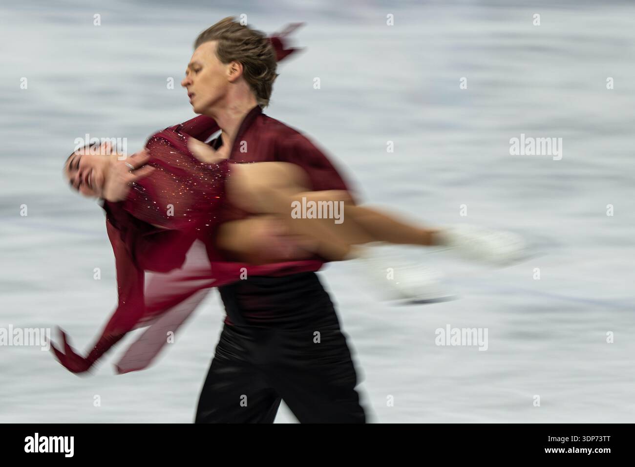 Gleb Smolkin and Diana Davis of Georgia perform during the Figure ...