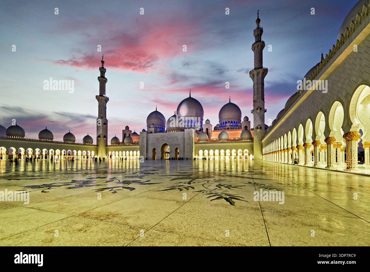 The Sheikh Zayed Grand Mosque in Abu Dhabi, UAE, glows at sunset ...