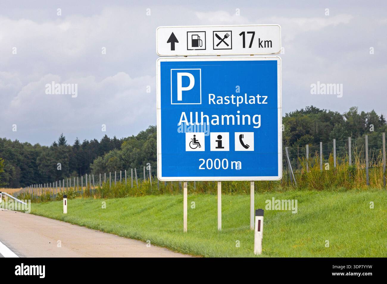 Schild Ausfahrt, Autobahnrastplatz Allhaming in Oberösterreich ...