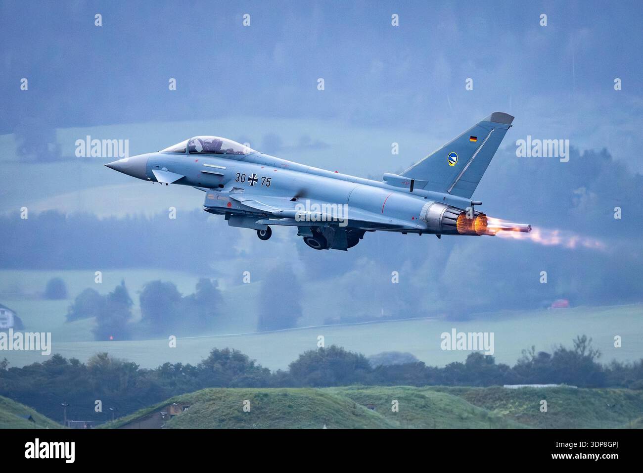 Pilot Noble vom deutschen Eurofighter Display Team hebt zu einer ...