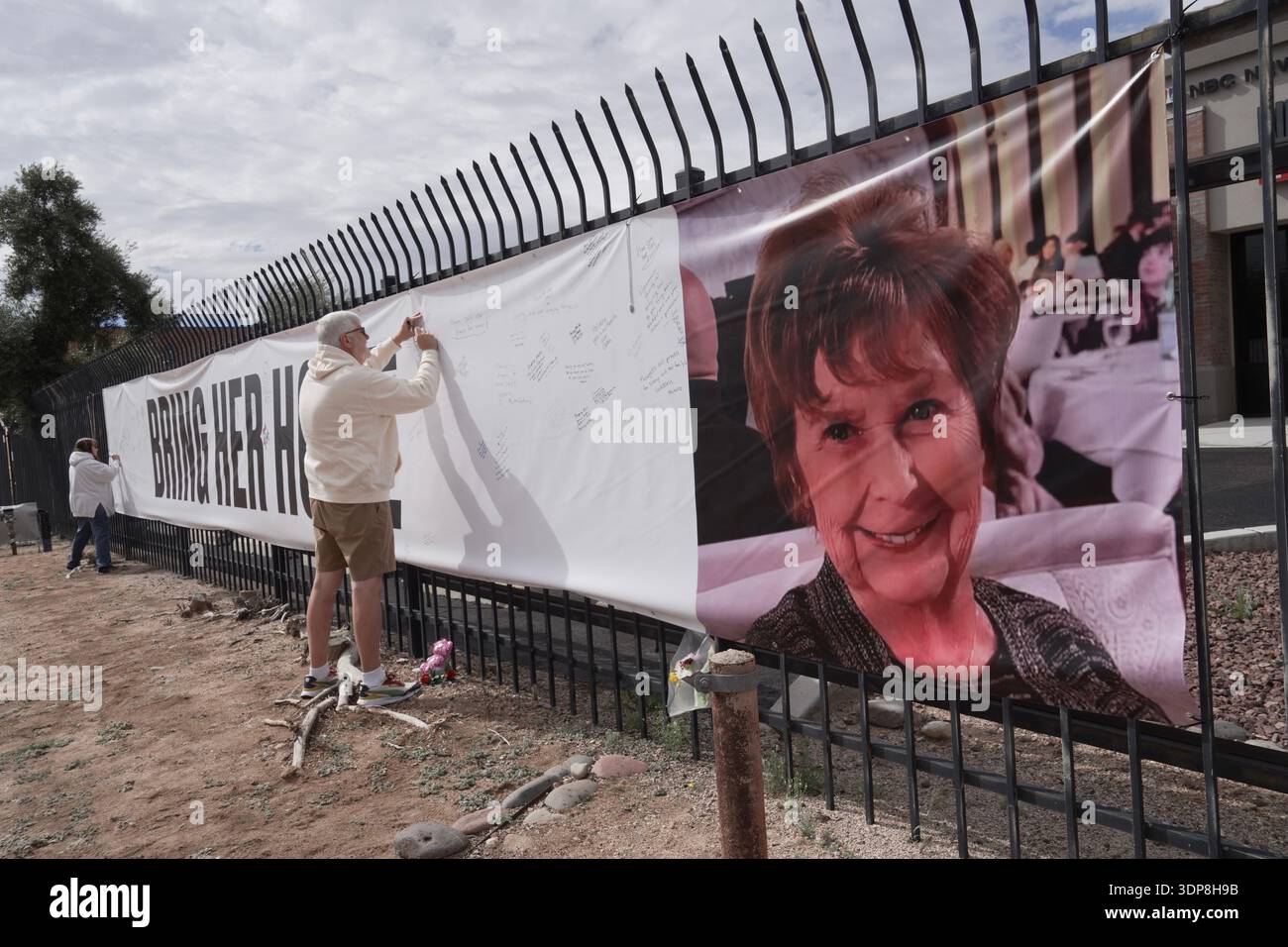 Jeff Robb, a Seattle resident wintering in Tucson, signs a banner ...