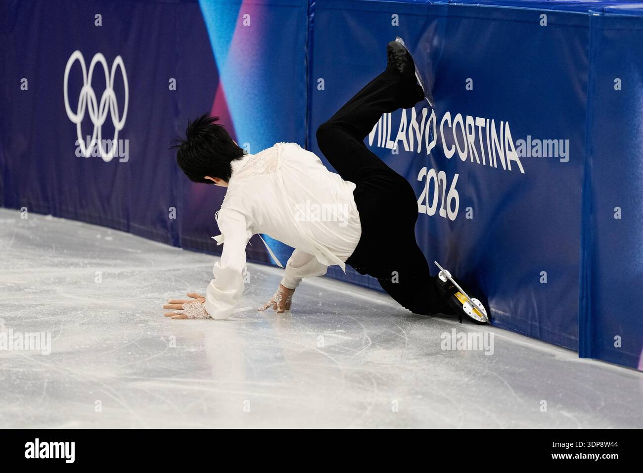Cha Junhwan of South Korea falls during the men's free skate program in ...