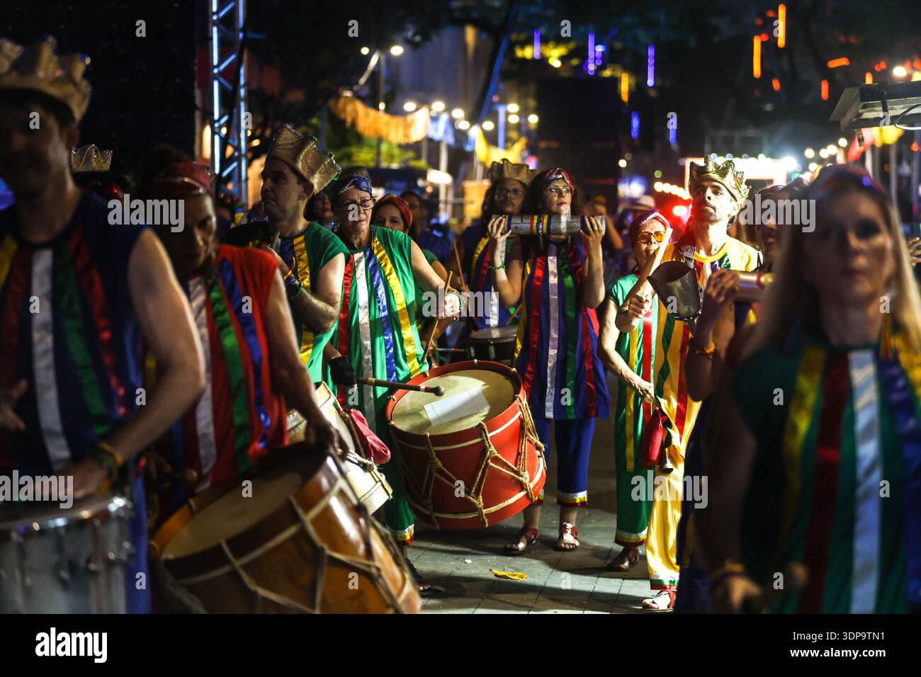 PE - RECIFE - 02/13/2026 - RECIFE CARNIVAL, MOVEMENT OF REVELERS ...