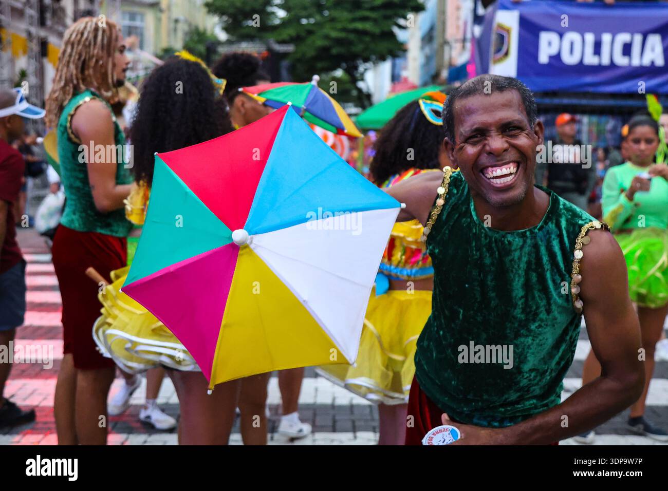 PE - RECIFE - 02/13/2026 - RECIFE CARNIVAL, MOVEMENT OF REVELERS ...