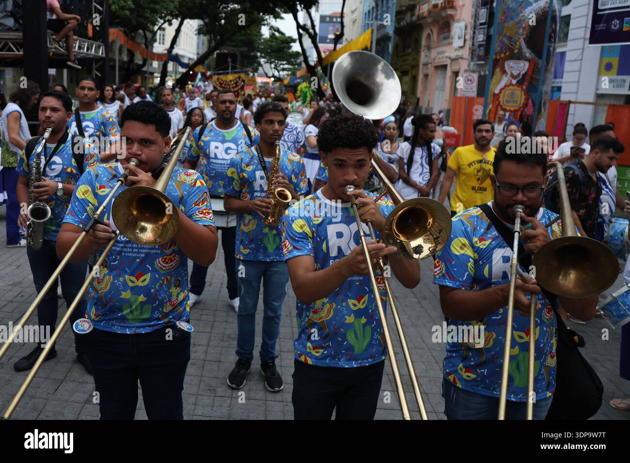 PE - RECIFE - 02/13/2026 - RECIFE CARNIVAL, MOVEMENT OF REVELERS ...