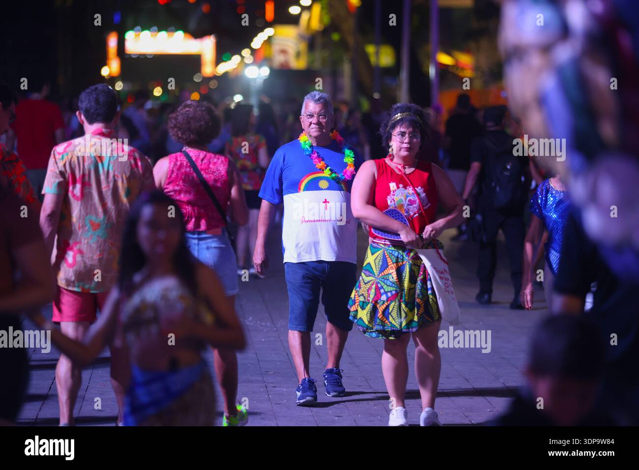 PE - RECIFE - 02/13/2026 - RECIFE CARNIVAL, MOVEMENT OF REVELERS ...