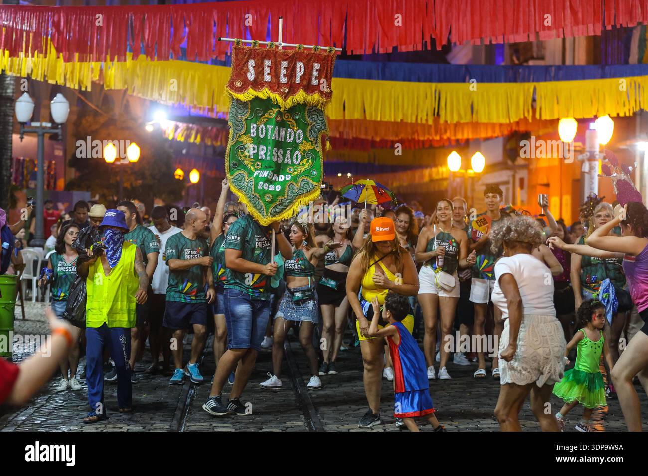 PE - RECIFE - 02/13/2026 - RECIFE CARNIVAL, MOVEMENT OF REVELERS ...