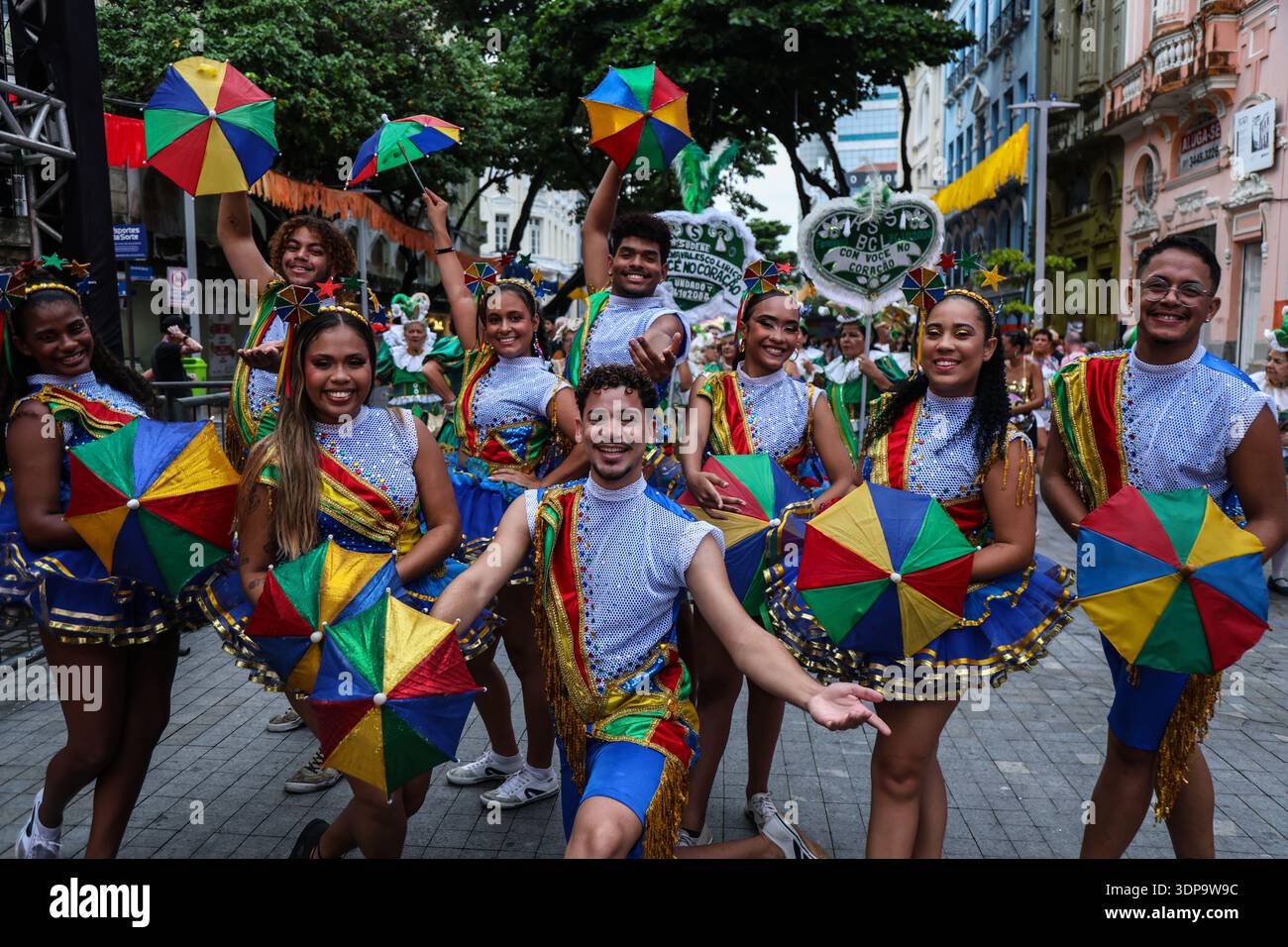 PE - RECIFE - 02/13/2026 - RECIFE CARNIVAL, MOVEMENT OF REVELERS ...