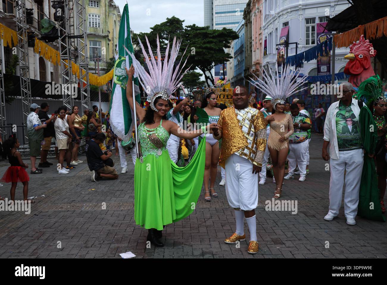 PE - RECIFE - 02/13/2026 - RECIFE CARNIVAL, MOVEMENT OF REVELERS ...