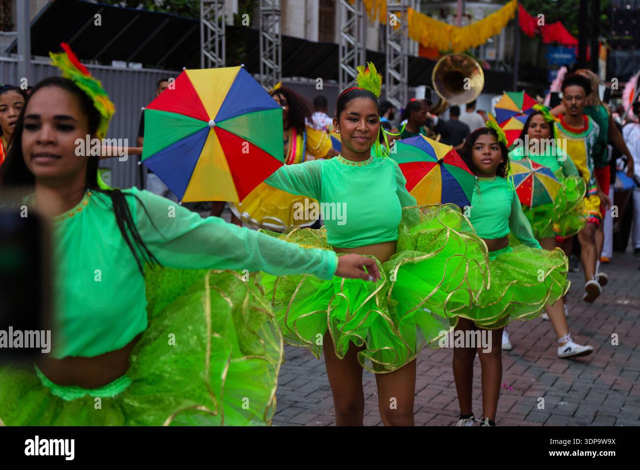 PE - RECIFE - 02/13/2026 - RECIFE CARNIVAL, MOVEMENT OF REVELERS ...