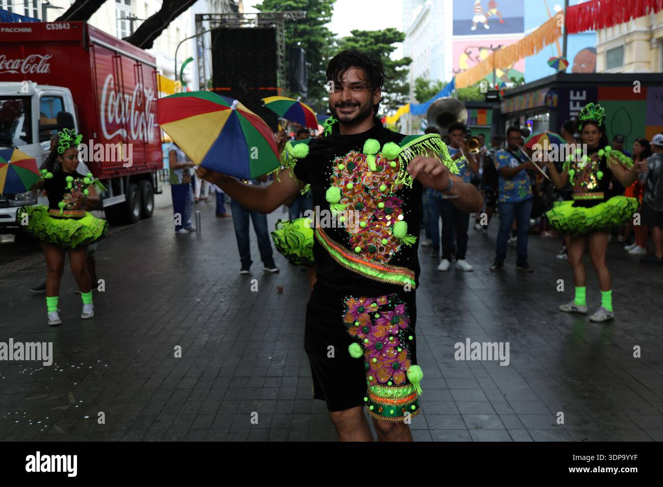 PE - RECIFE - 02/13/2026 - RECIFE CARNIVAL, MOVEMENT OF REVELERS ...