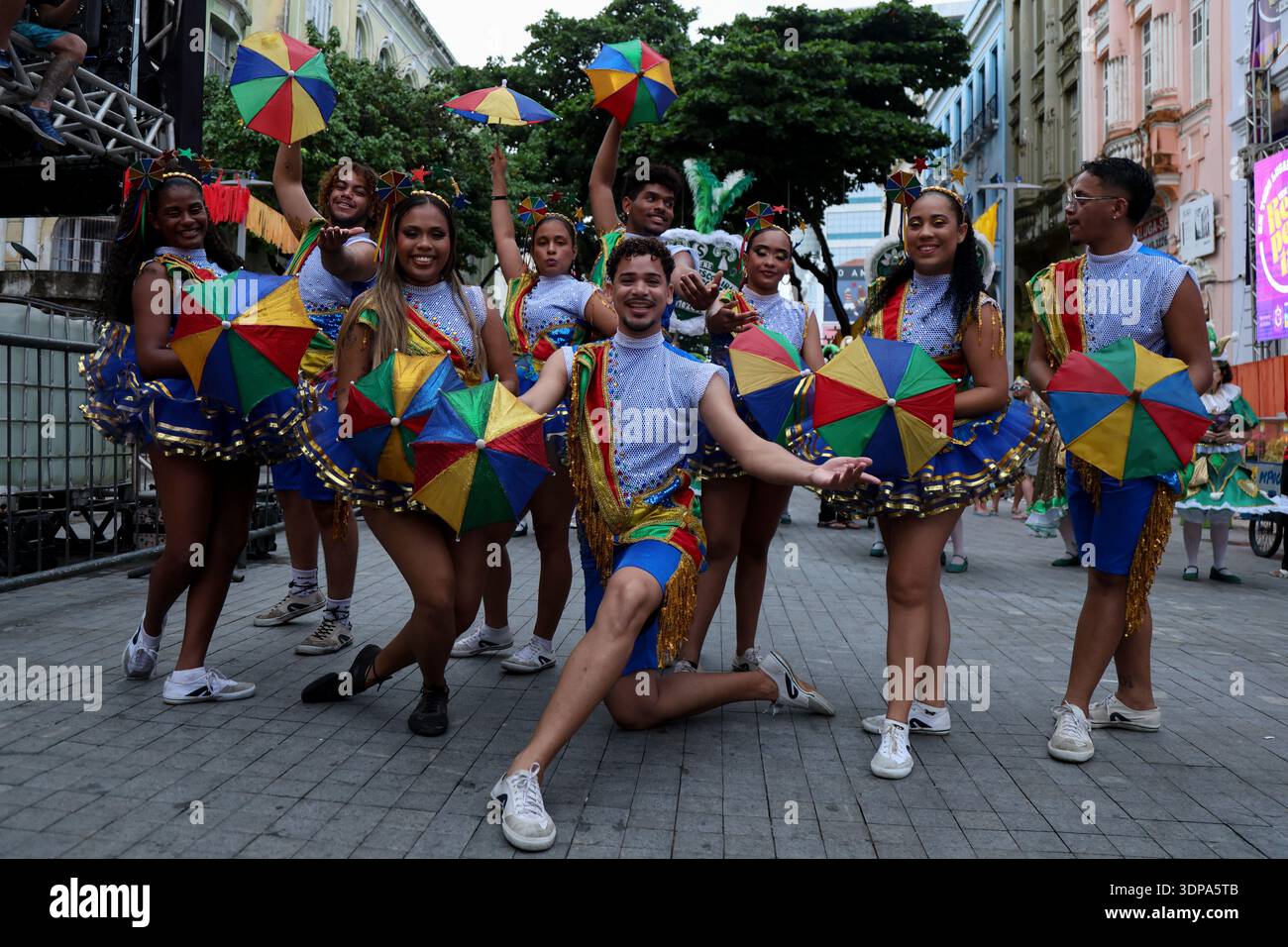 PE - RECIFE - 02/13/2026 - RECIFE CARNIVAL, MOVEMENT OF REVELERS ...