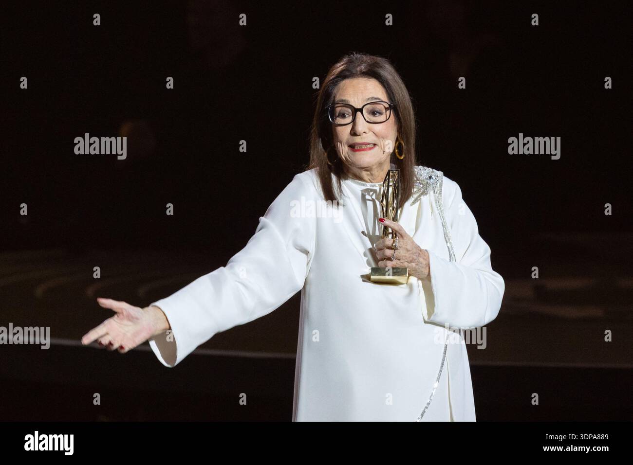 Nana Mouskouri receive Victoire d'honneur the 41st 'Les Victoires De La ...