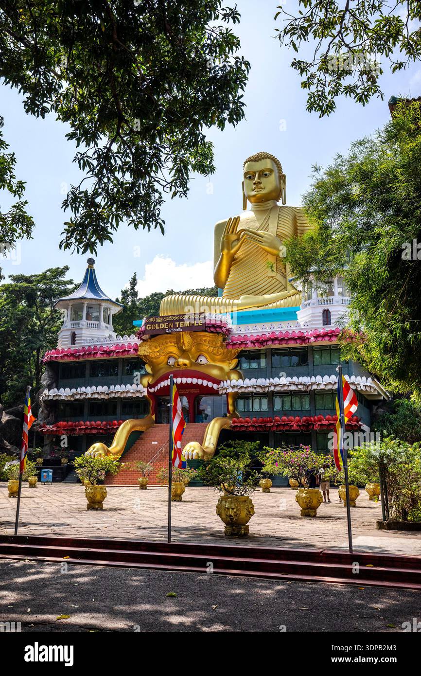 DAMBULLA, SRI LANKA - JANUARY 29, 2026 : The 30 metre high Golden ...