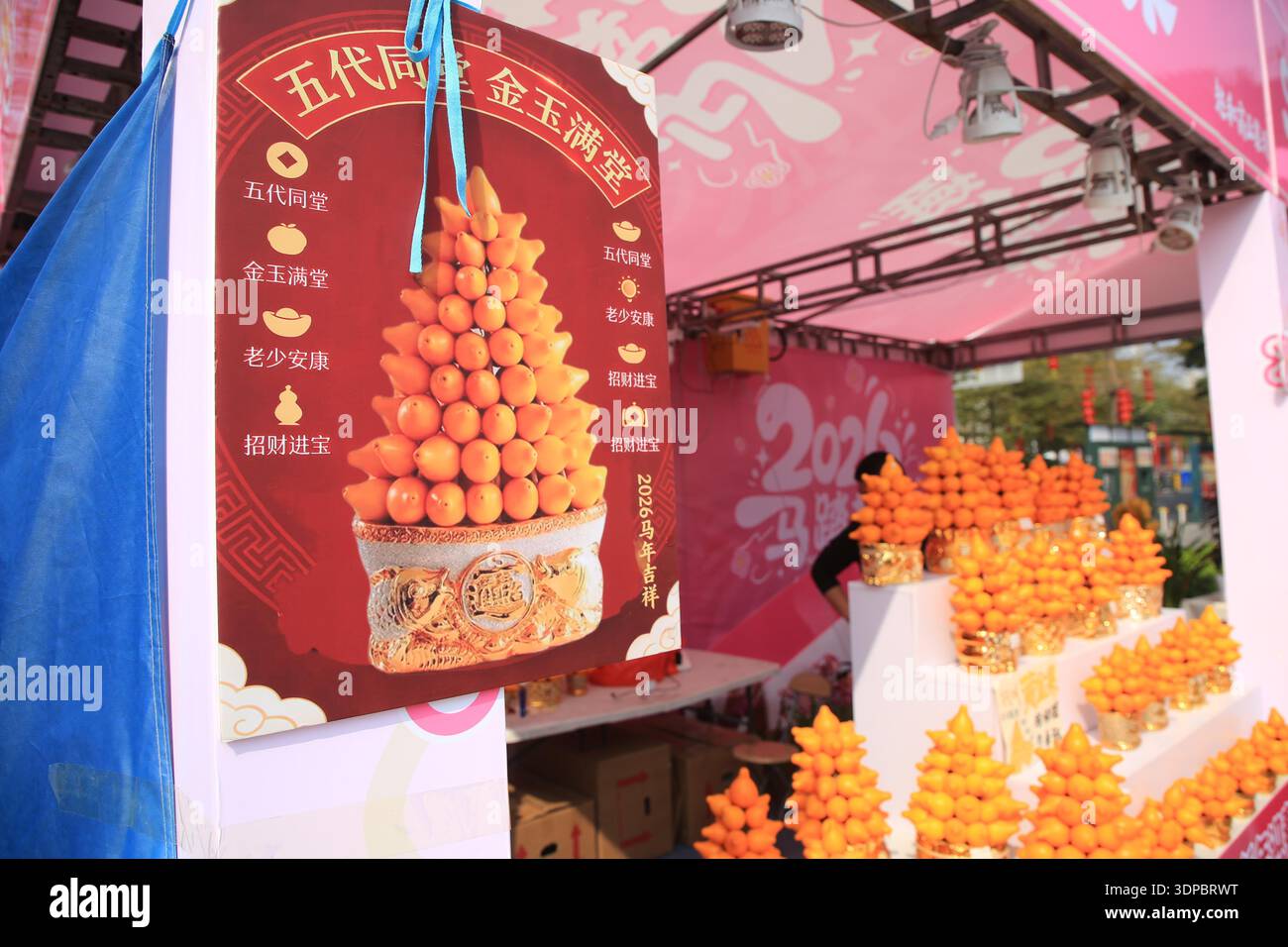 Visitors enjoy the Haizhu Waterfront Flower Market in Guangzhou City ...