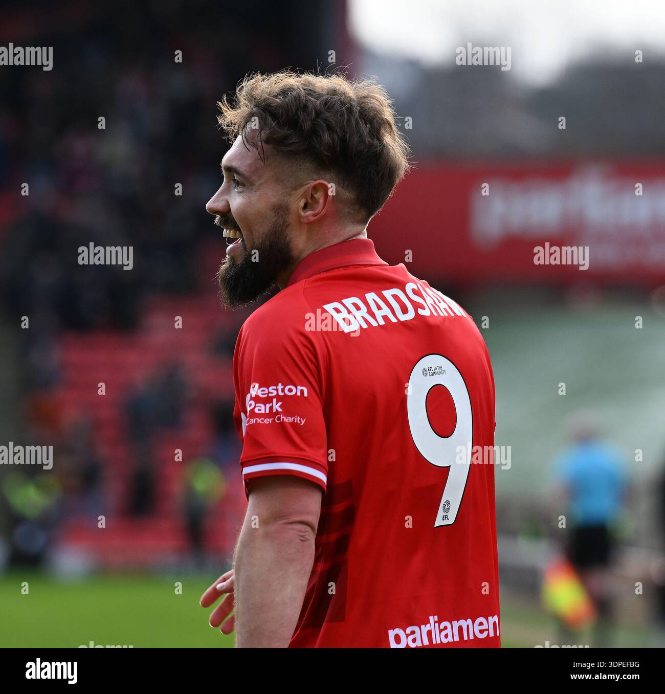 Barnsley's Tom Bradshaw celebrates his goal in the match between ...