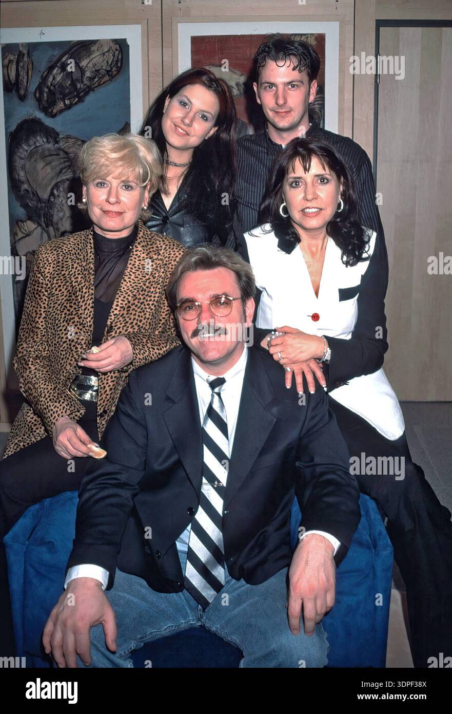 ARCHIV: Mary Roos Sängerin Mary Roos mit ihrer Schwester Tina York ...