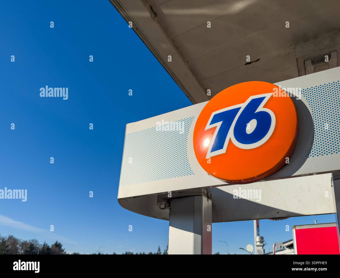 76 gas station hi-res stock photography and images - Alamy