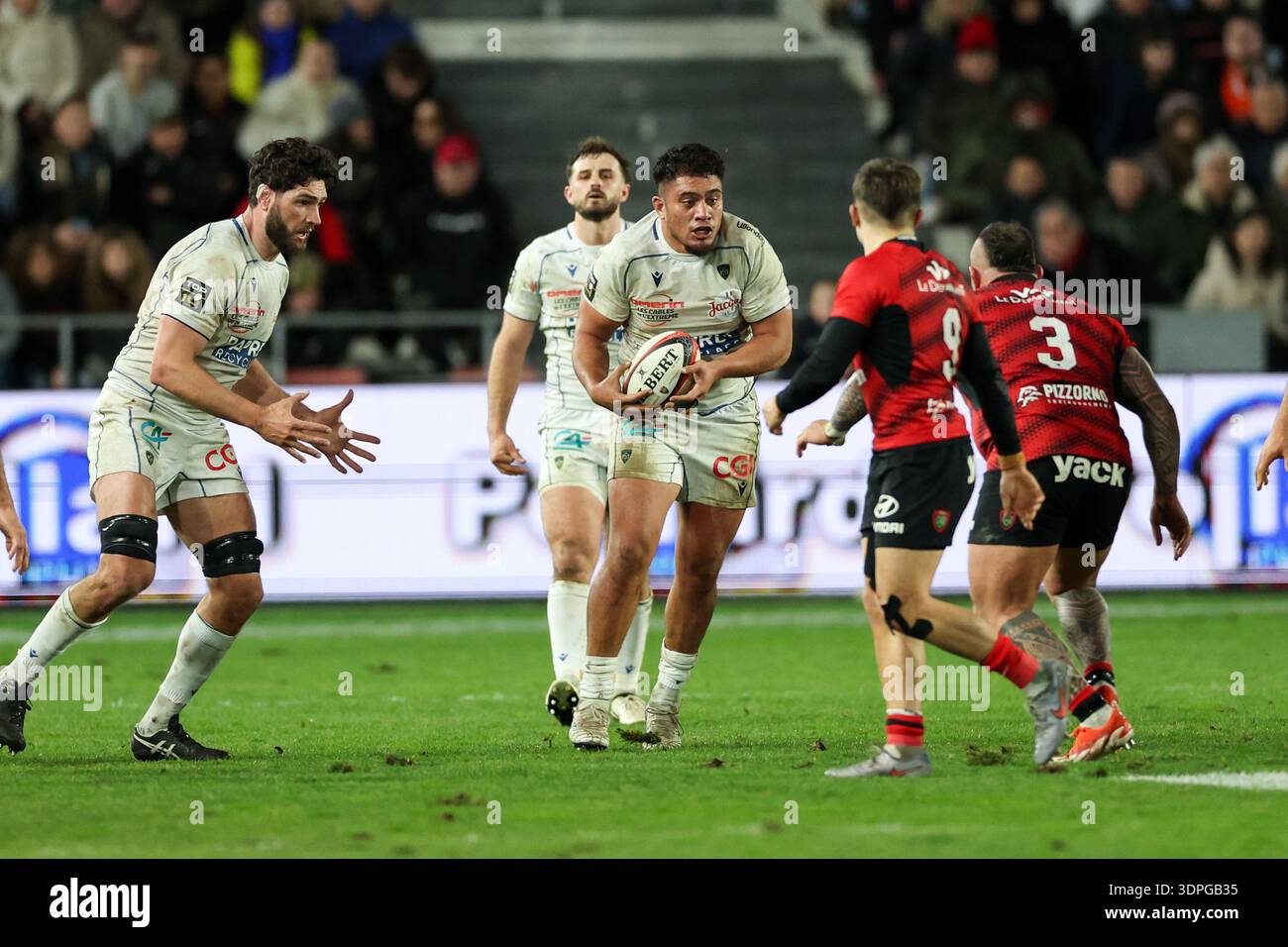 Selevesio TOLOFUA of Clermont during the Top 14 match between Toulon ...