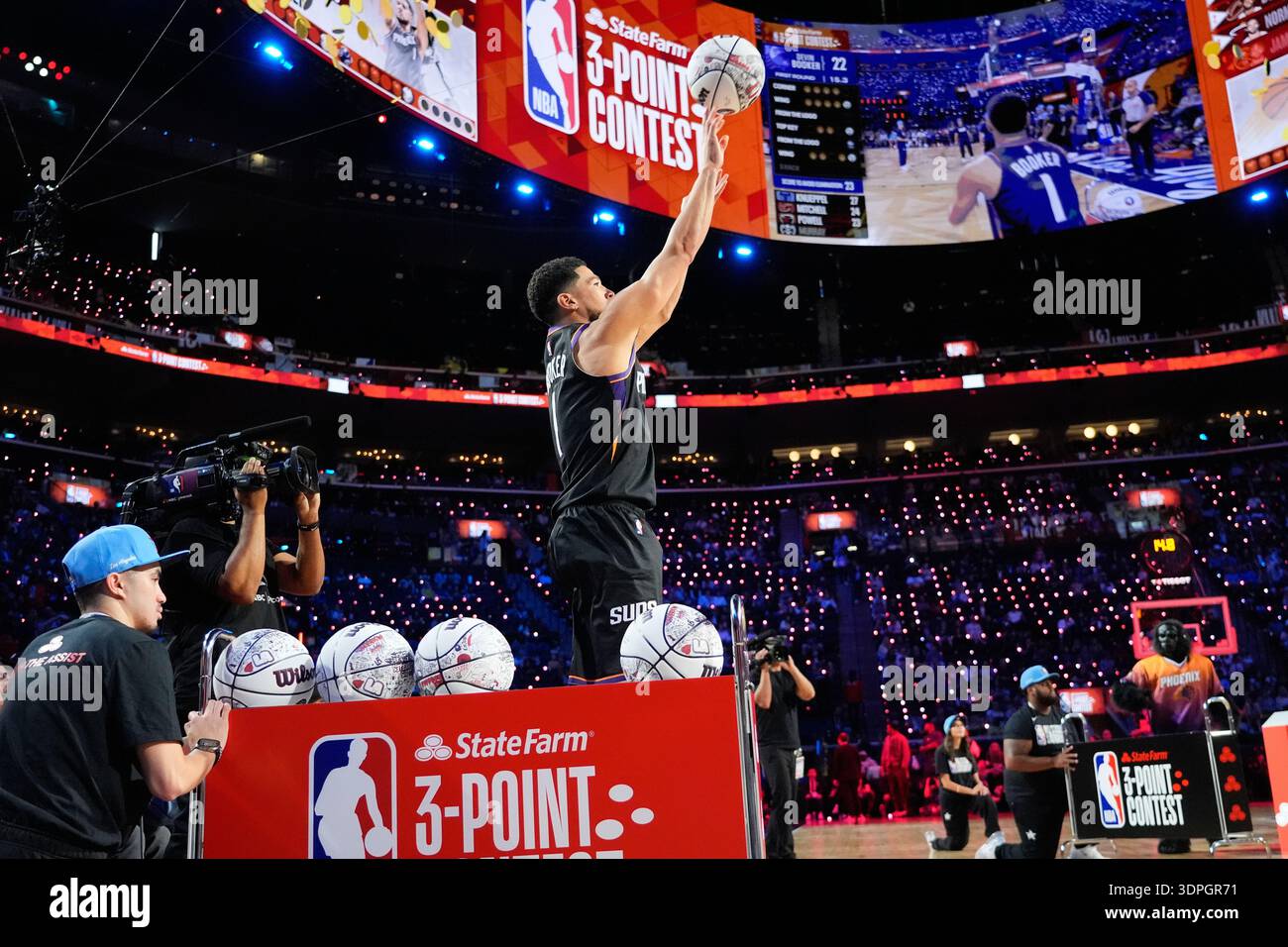 Phoenix Suns guard Devin Booker shoots during the 3-point contest at ...