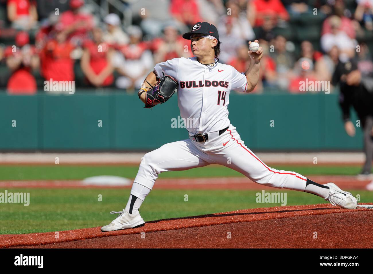 Georgia's Kenny Ishikawa (14) pitches during an NCAA baseball game ...
