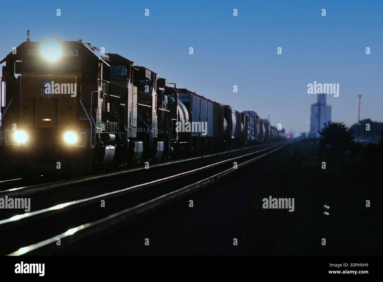 Rail freight cars silhouette hi-res stock photography and images - Alamy