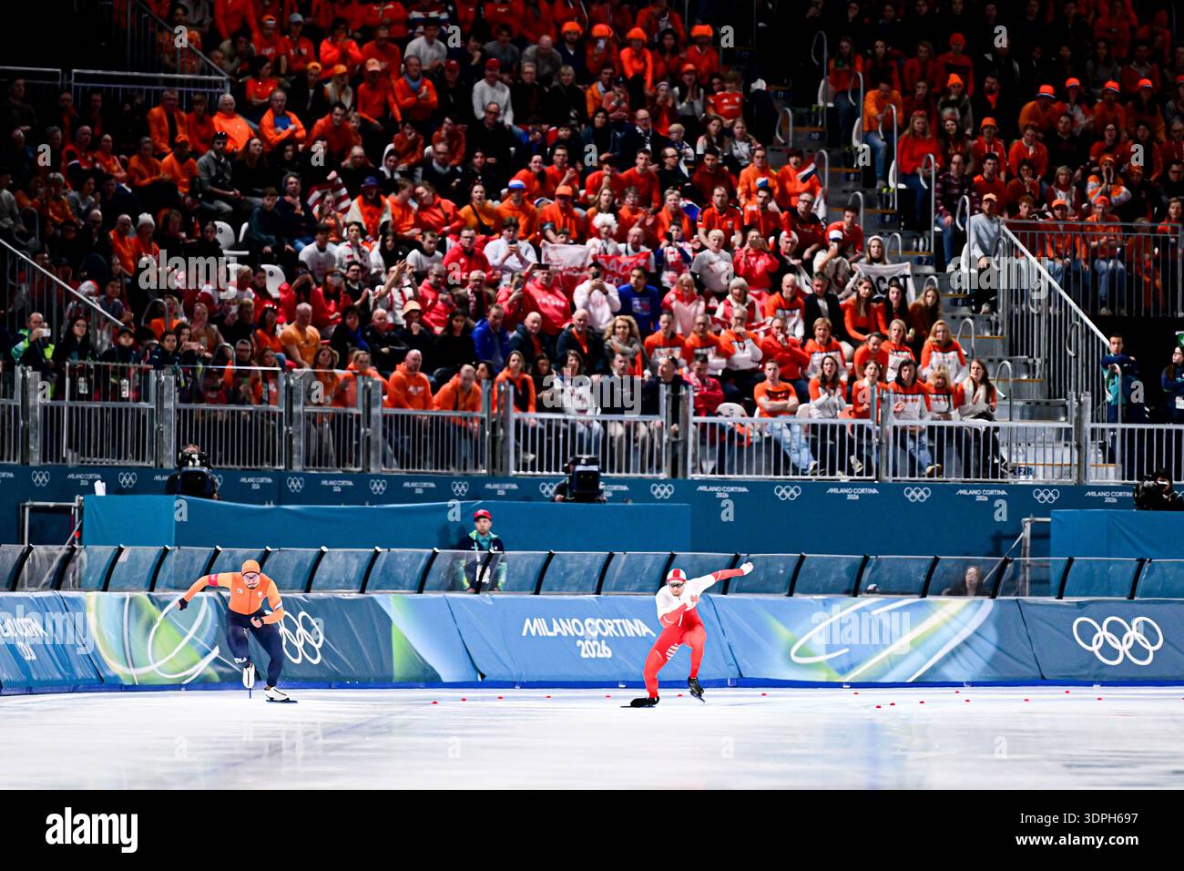 Damian ZUREK (POL) vs Sebas DINIZ (NED), during Speed Skating Men's ...