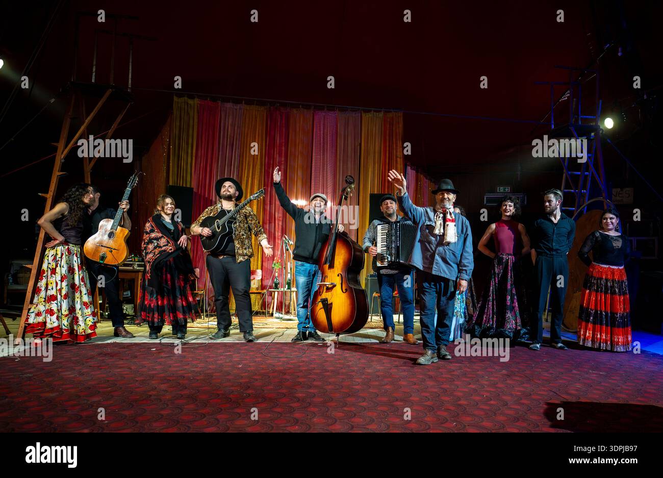 Alexandre Romanes and Tzigane Circus Romanes presenting its new show ...
