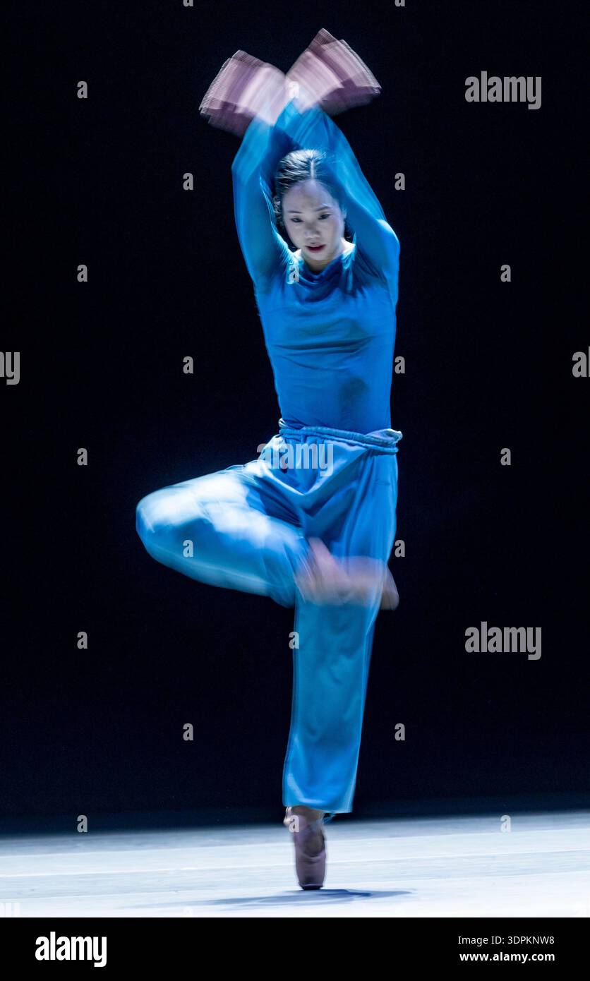 Sarah chun rehearses uhuru hi-res stock photography and images - Alamy