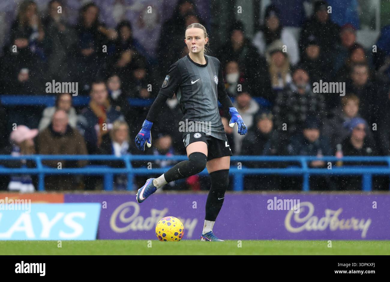 LONDON, ENGLAND, FEBRUARY 15: Hannah Hampton of Chelsea Women during ...