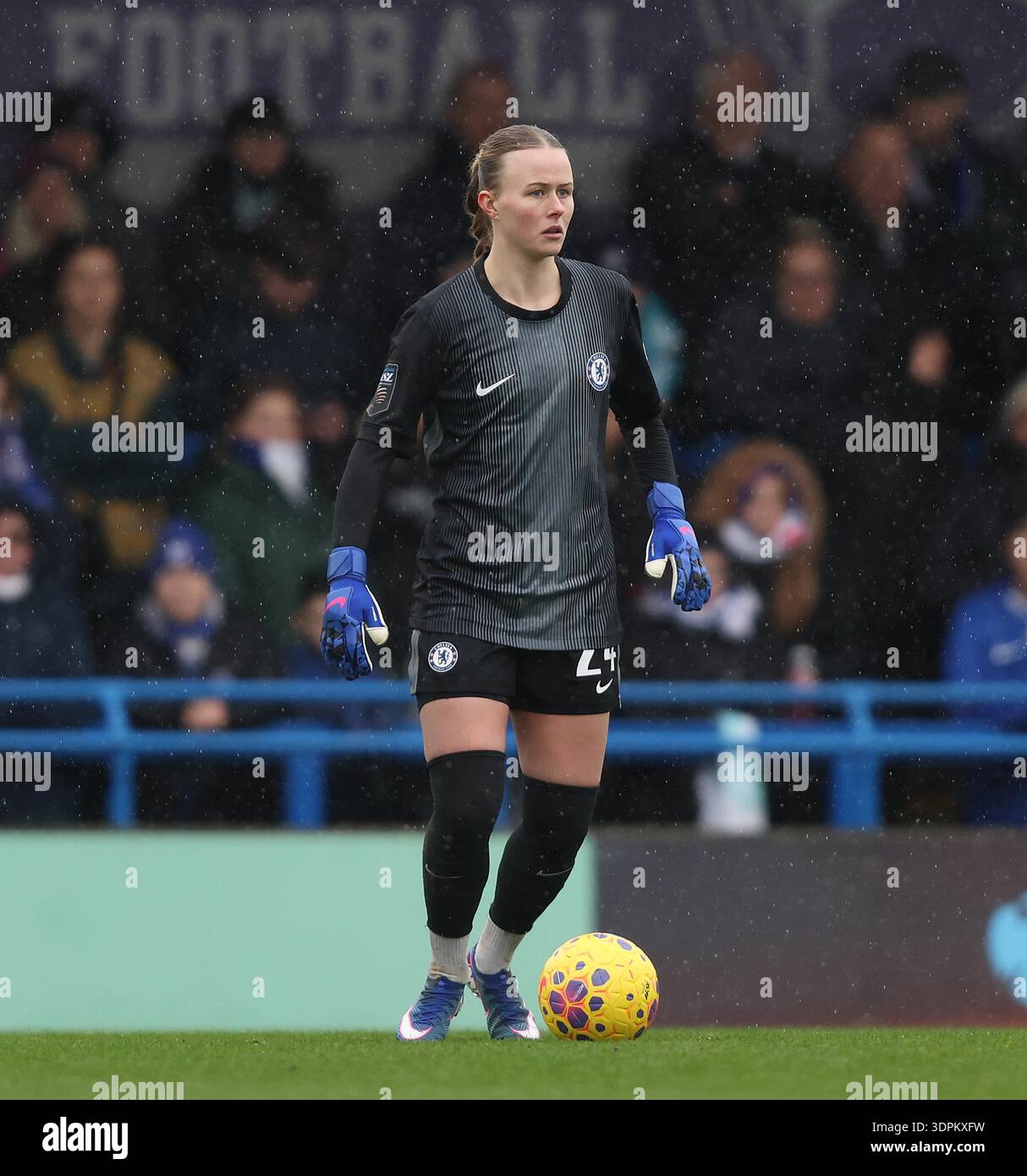 LONDON, ENGLAND, FEBRUARY 15: Hannah Hampton of Chelsea Women during ...